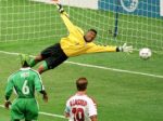 TRIBUTE: Peter Rufai, Electrician turned midfielder who accidentally ...